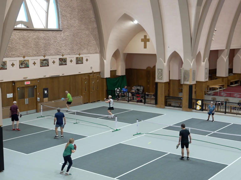 Une église transformée en terrains de pickleball