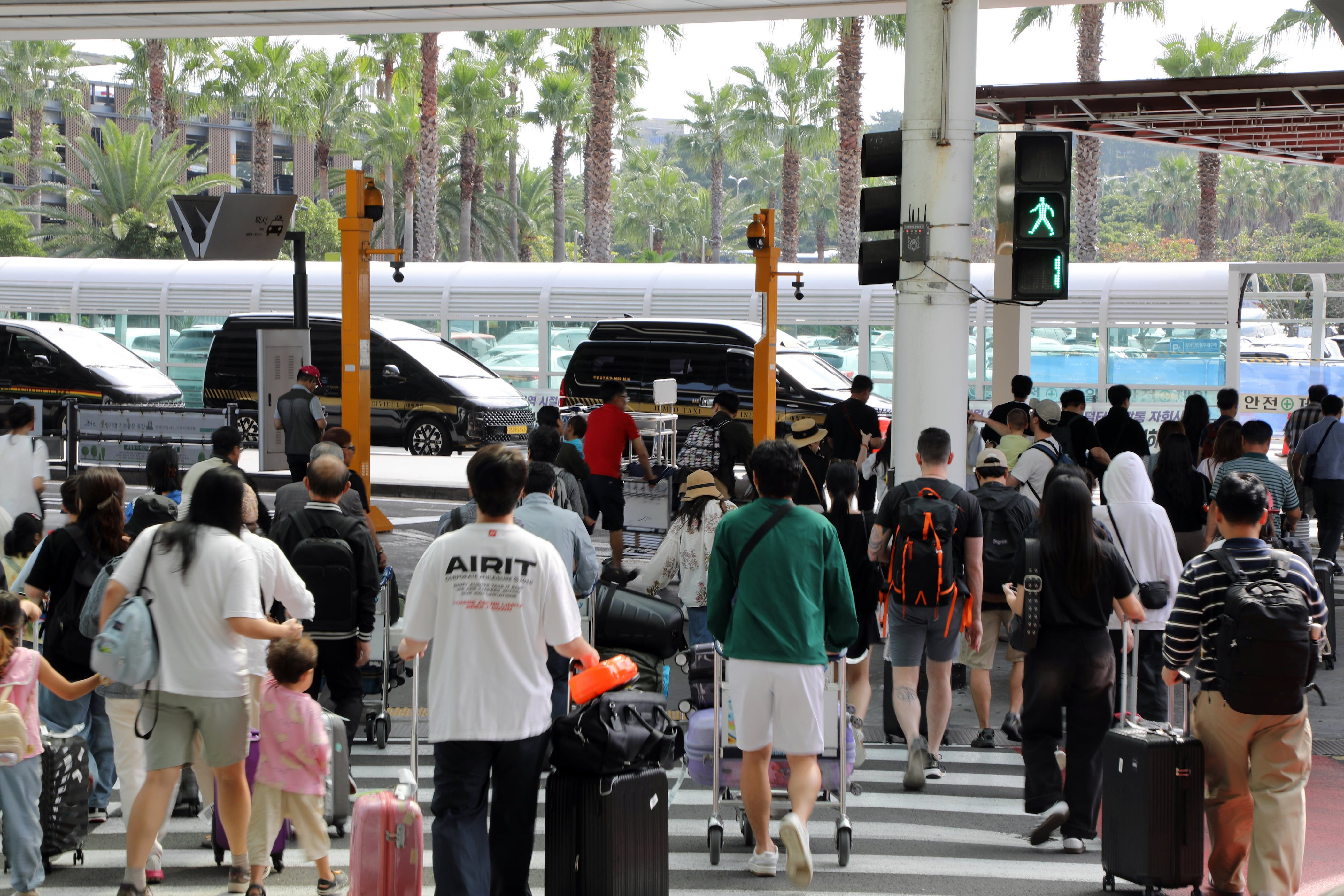 Prosecution seeks two-year sentence for Chinese man's forced cheek kiss