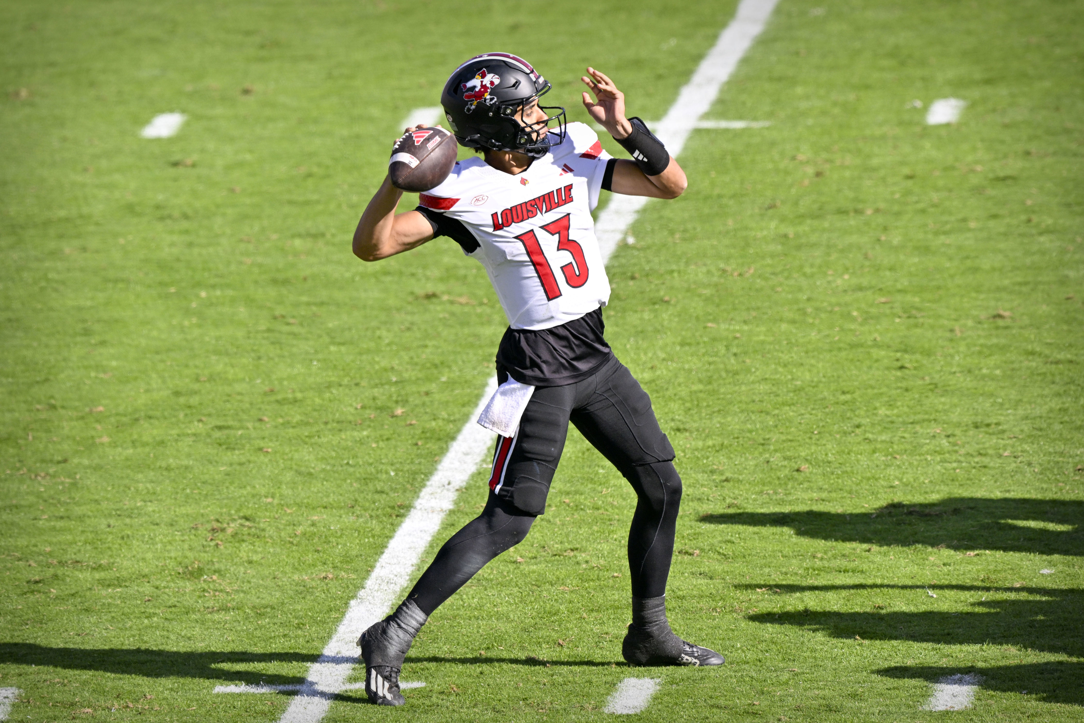 Wisconsin lands ACC freshman quarterback in transfer portal, beats out ...