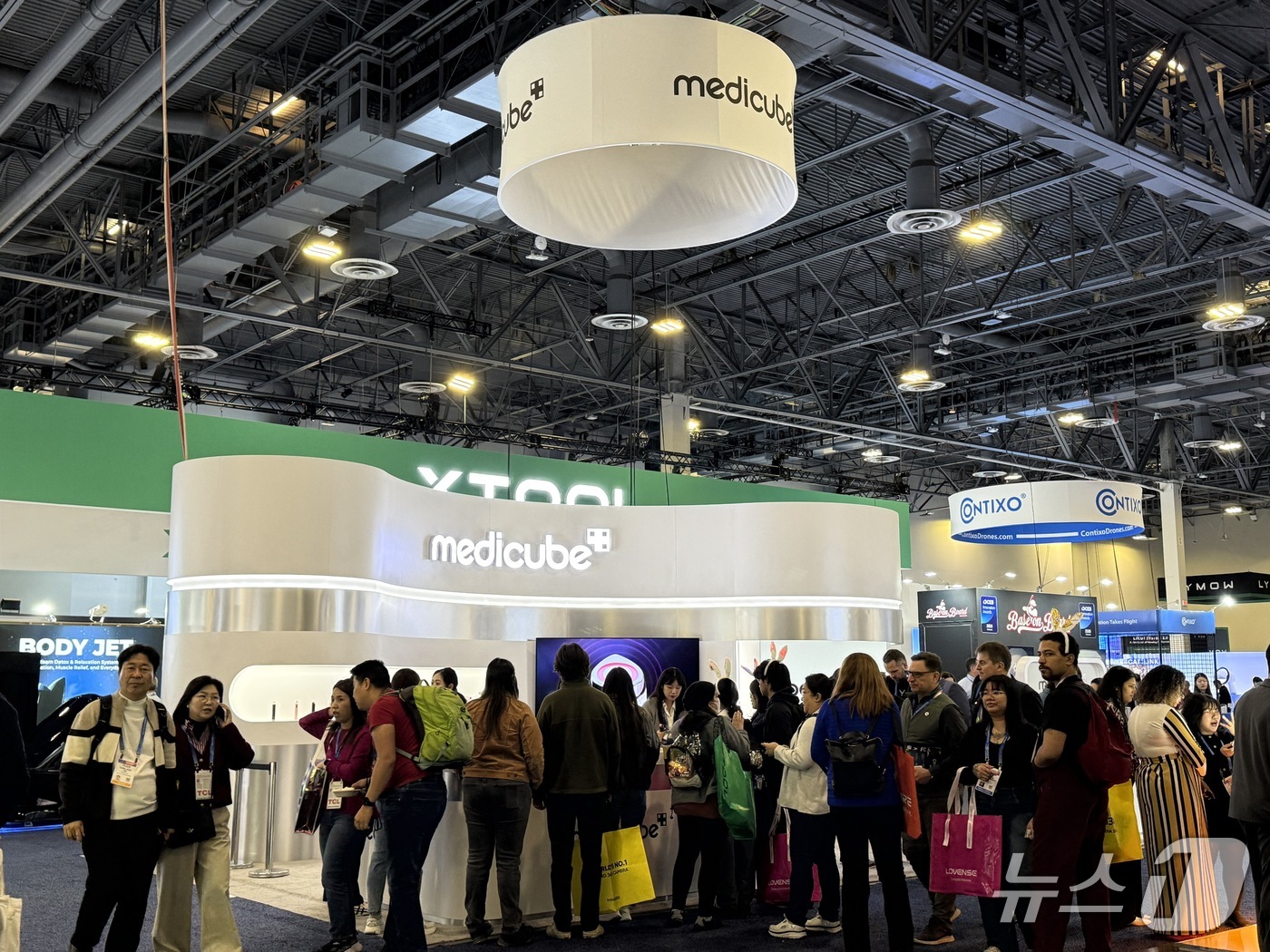 [르포] "OMG! 메디큐브 꼭 살 거에요"…CES서 참관객 홀린 K뷰티
