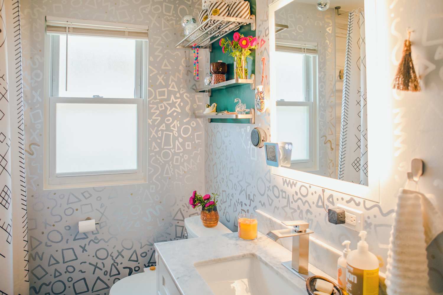 You should put a cake stand in your bathroom - here's the brilliant ...