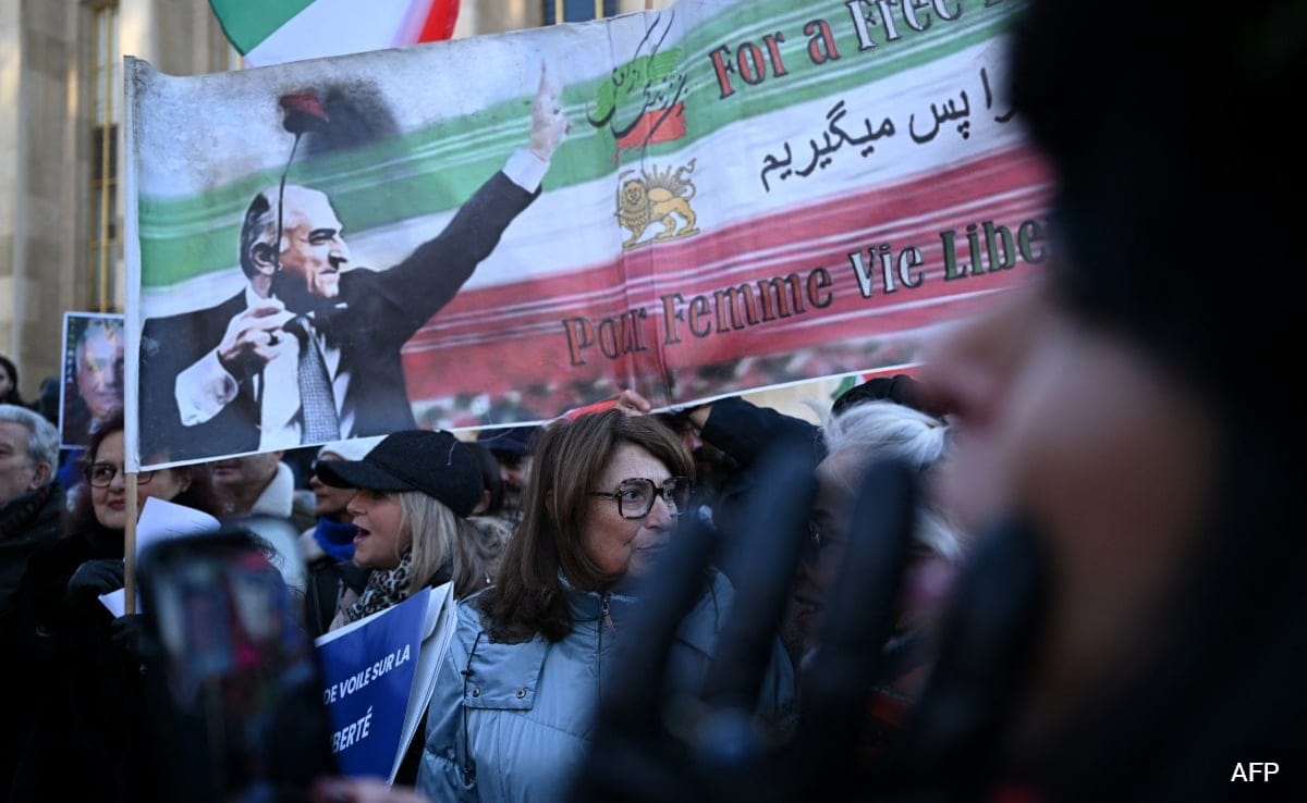 "Death to dictator, death to Islamic Republic": Fresh protests in Iran