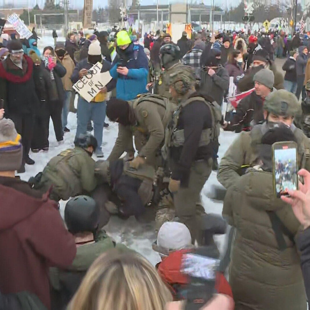 Inside chaotic Minneapolis protests a day after woman was killed by ICE ...
