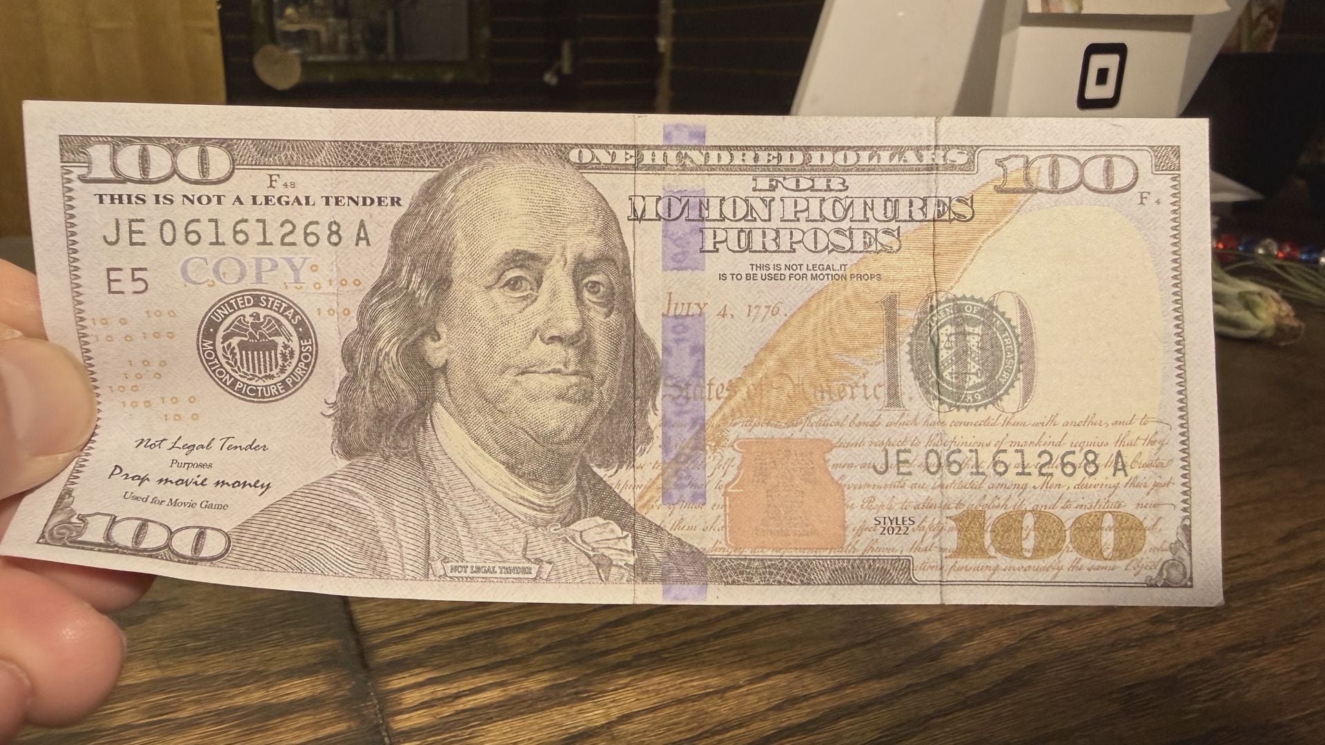 Scammer uses 'movie money' to buy gift certificates from Toledo business