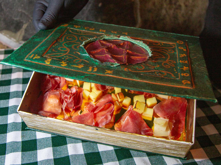 Esoterismo con pizzas artesanales y pociones mágicas en este ...