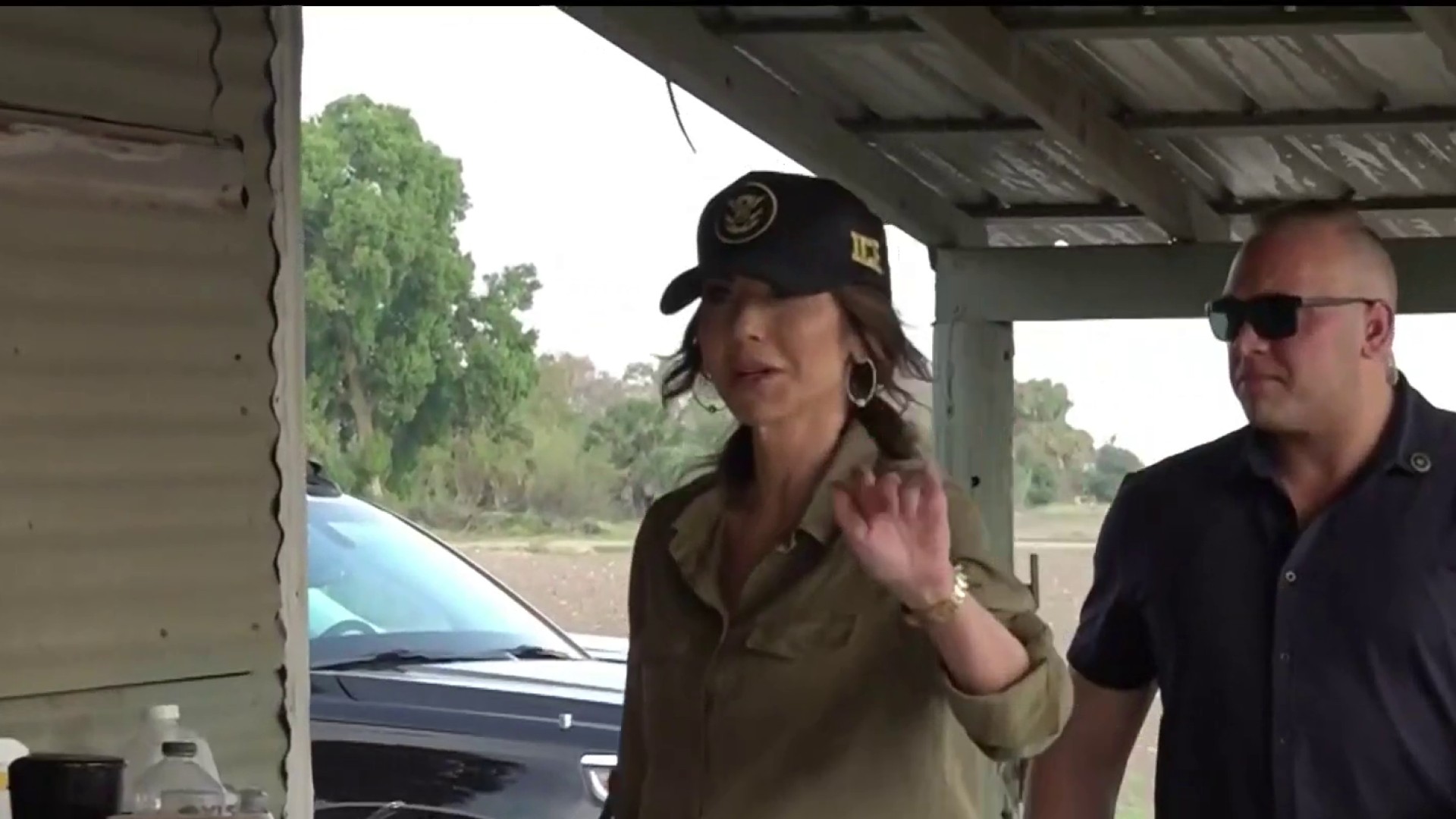 Juez del condado Cameron y activistas cuestionan plan de boyas en el ...