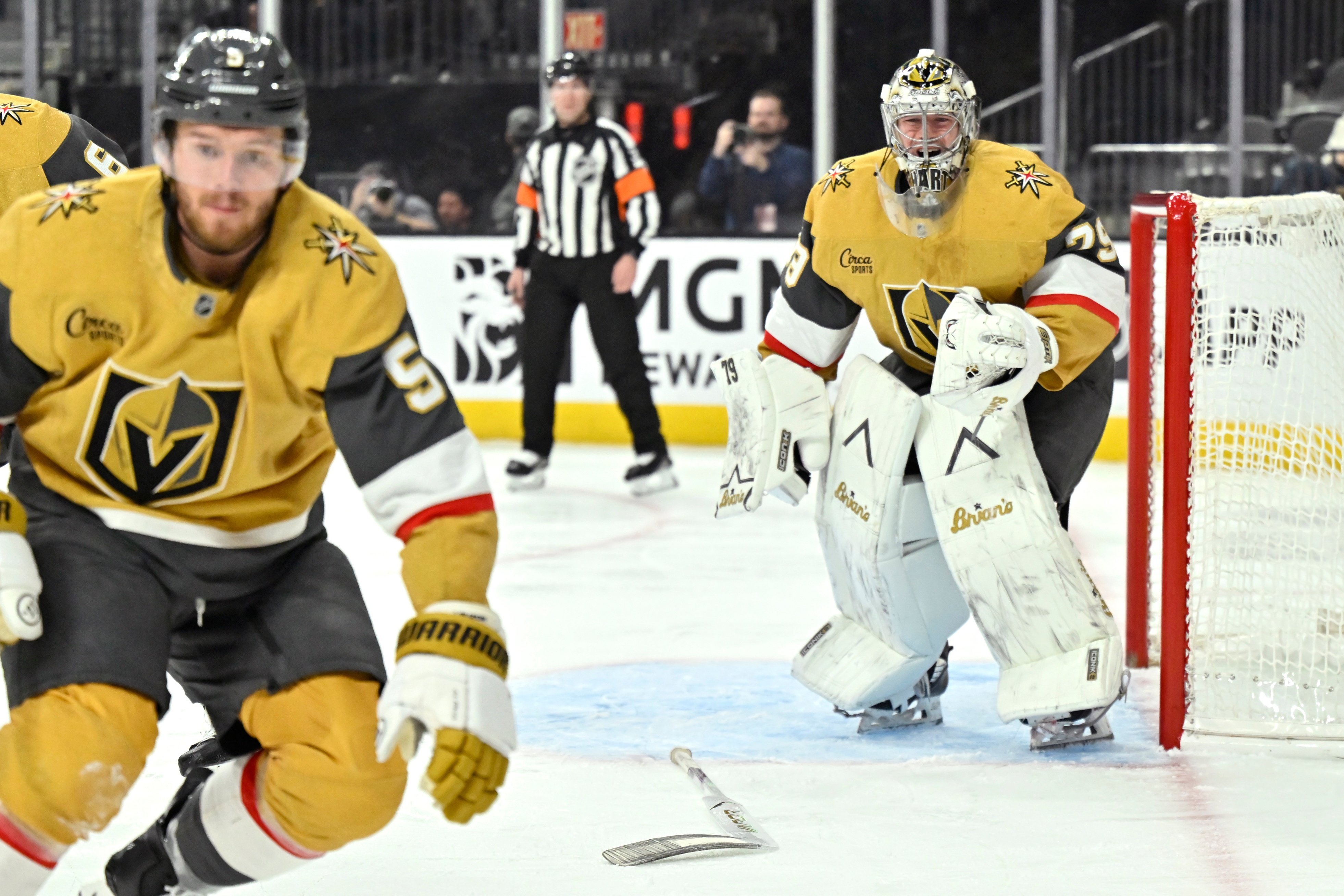 Golden Knights goalie Carter Hart injured in first period against Blue ...