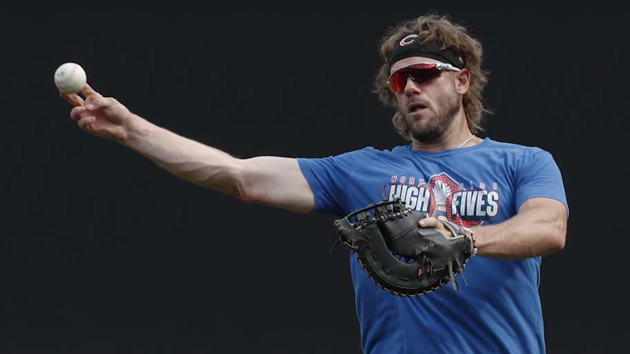 The Seattle Mariners sign veteran Patrick Wisdom to a minor league deal