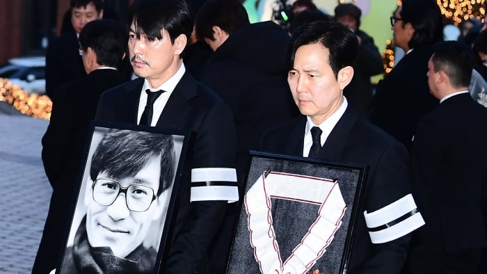 Beloved actor Ahn Sung-ki laid to rest; son says 'he'll still think of ...