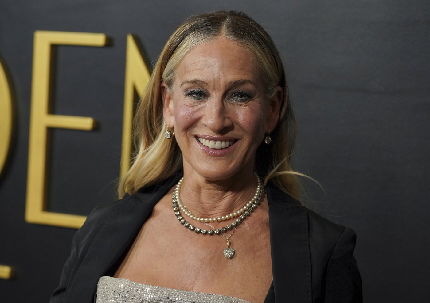 Sarah Jessica Parker gets Golden Globes' Carol Burnett Award and Helen ...