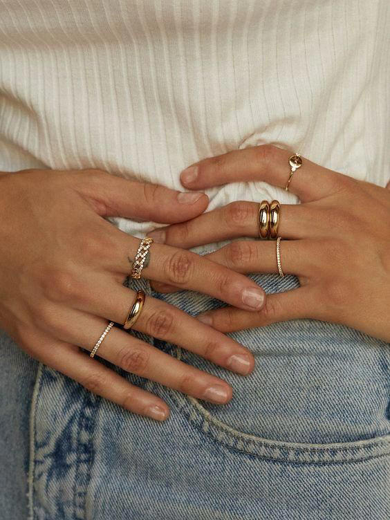 8 arti cincin di jari telunjuk kiri perempuan dan jari telunjuk kanan