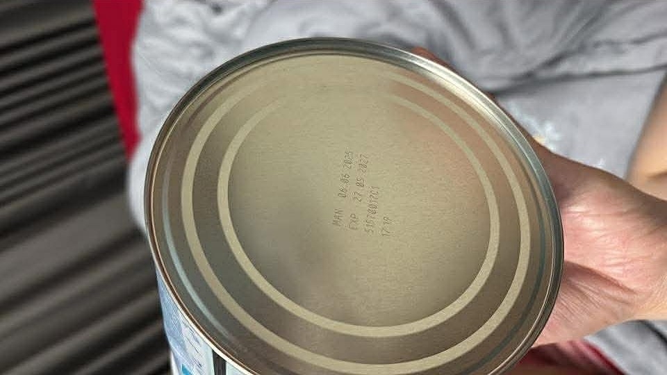Nhiều bà mẹ Việt lo lắng với sữa Nestlé bị thu hồi do lo ngại nhiễm độc