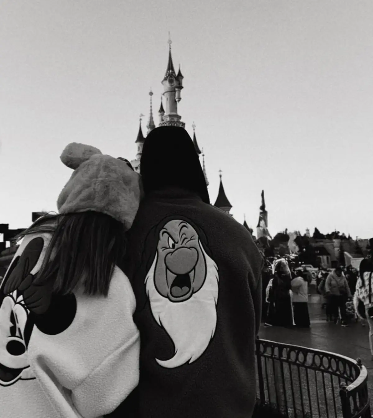 Mario Casas y Melyssa Pinto empiezan el año con una preciosa foto que ...