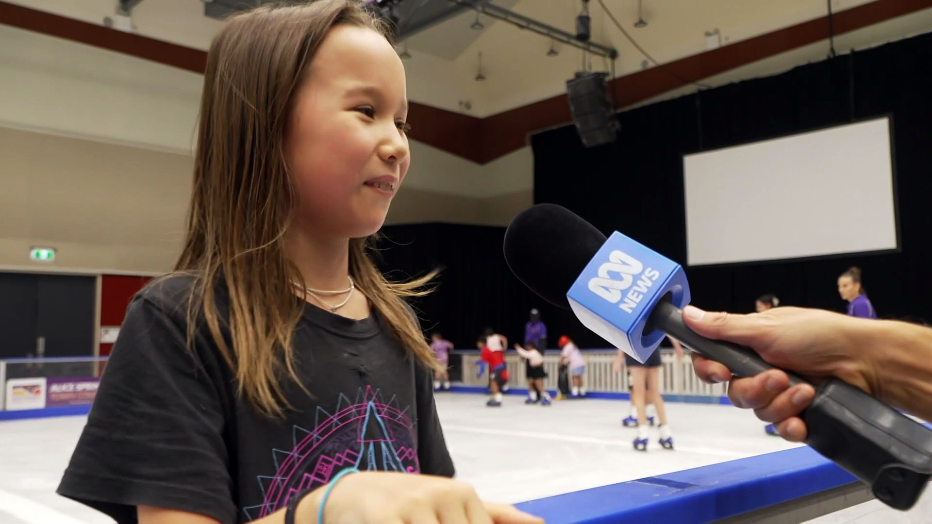 Children in desert Australia go ice skating in 40-degree heat