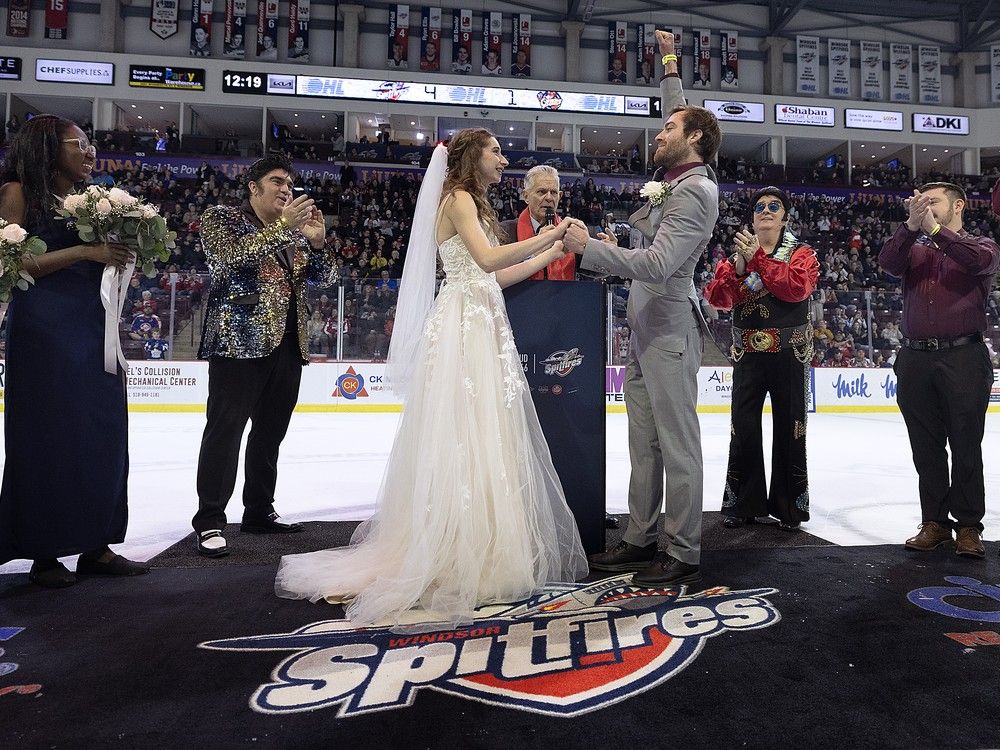 More than 6,000 take in wedding nuptials during intermission ceremony ...