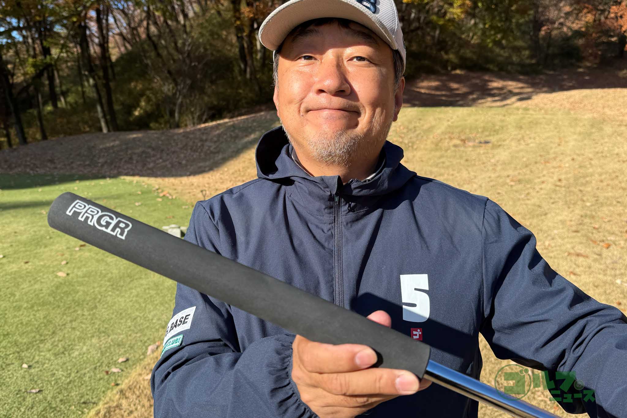 正直ダサい?でも寄る!20年続く名チッパー・PRGR「R35」の太グリップ装着モデルを試したら想像以上だった