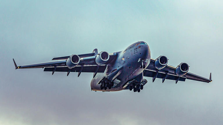 The C-17 Globemaster’s unique cabin design that enables massive airlift ...