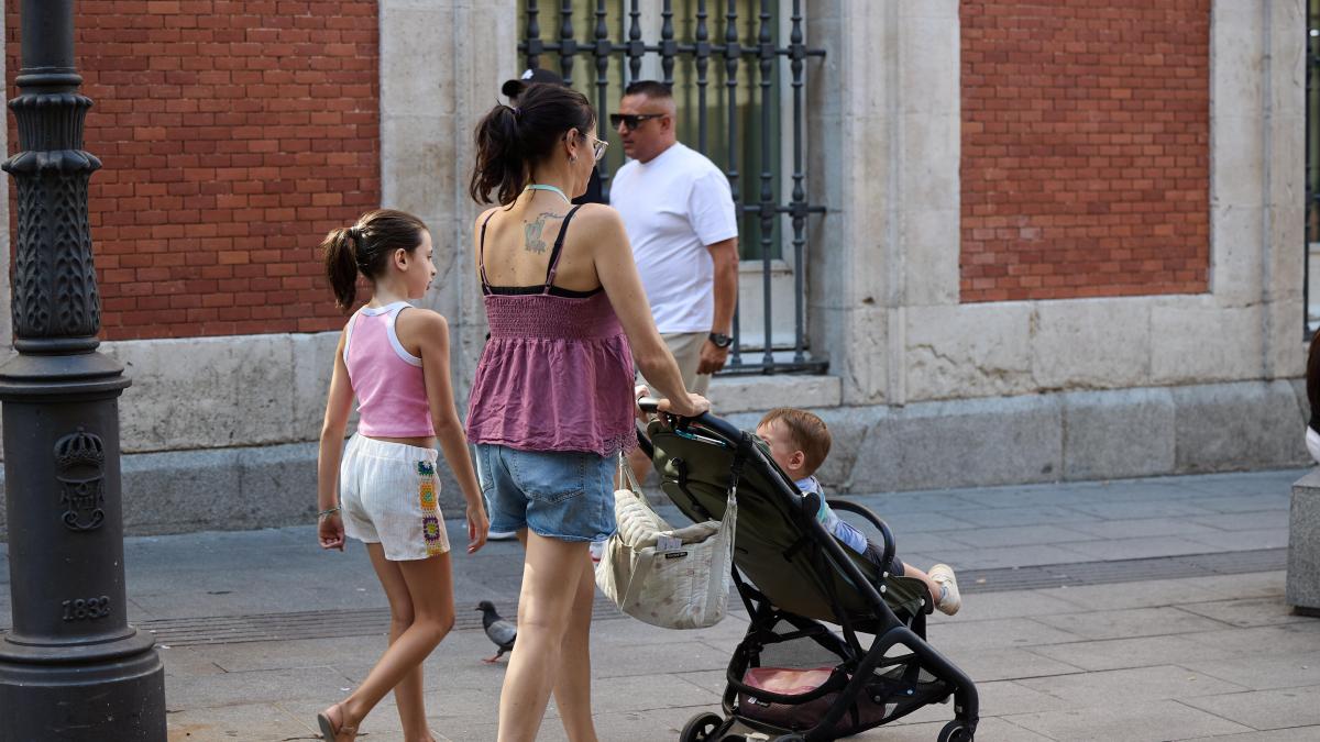 Casi 8 de cada 10 españoles considera que formar hoy una familia es más ...