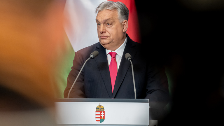 Orbán Viktor felmentett egy helyettes államtitkárt