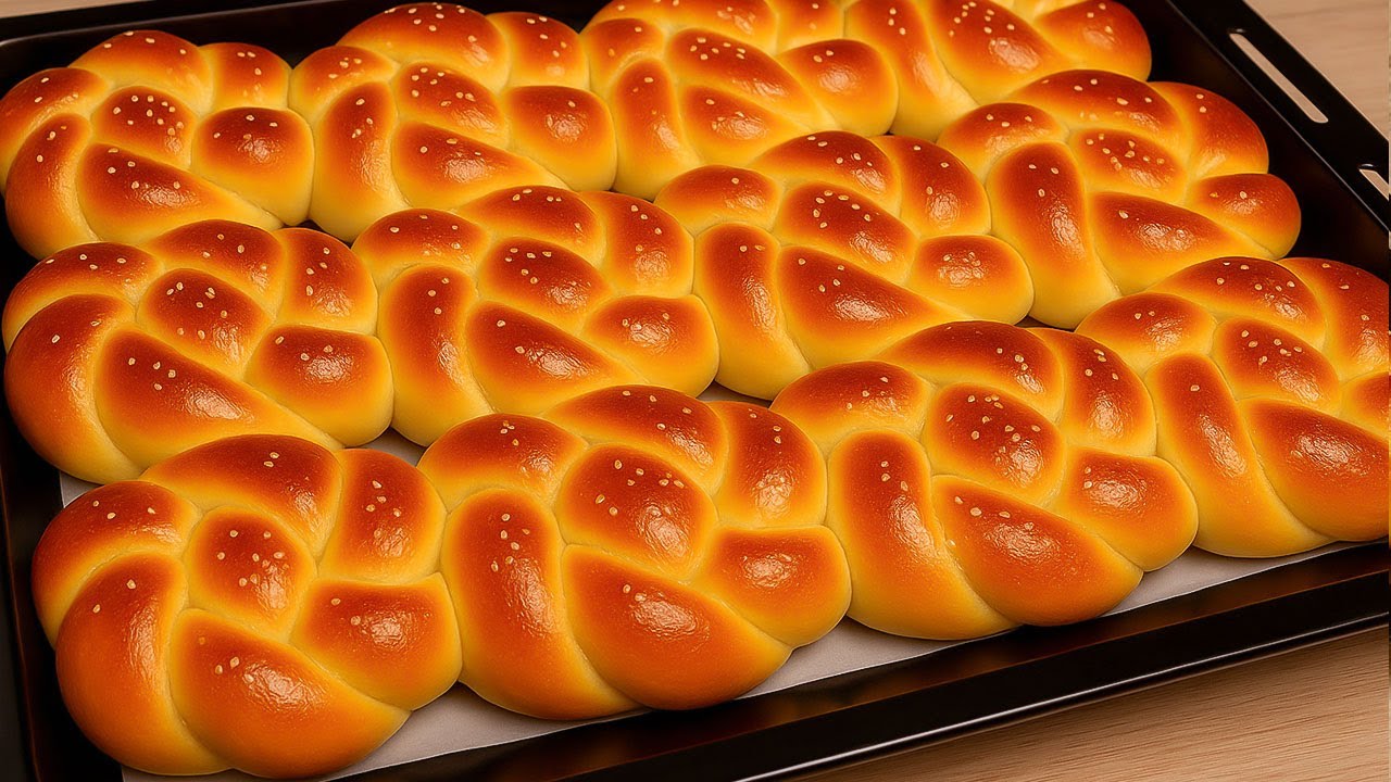 Soft, fluffy bread in no time – only 4 simple ingredients