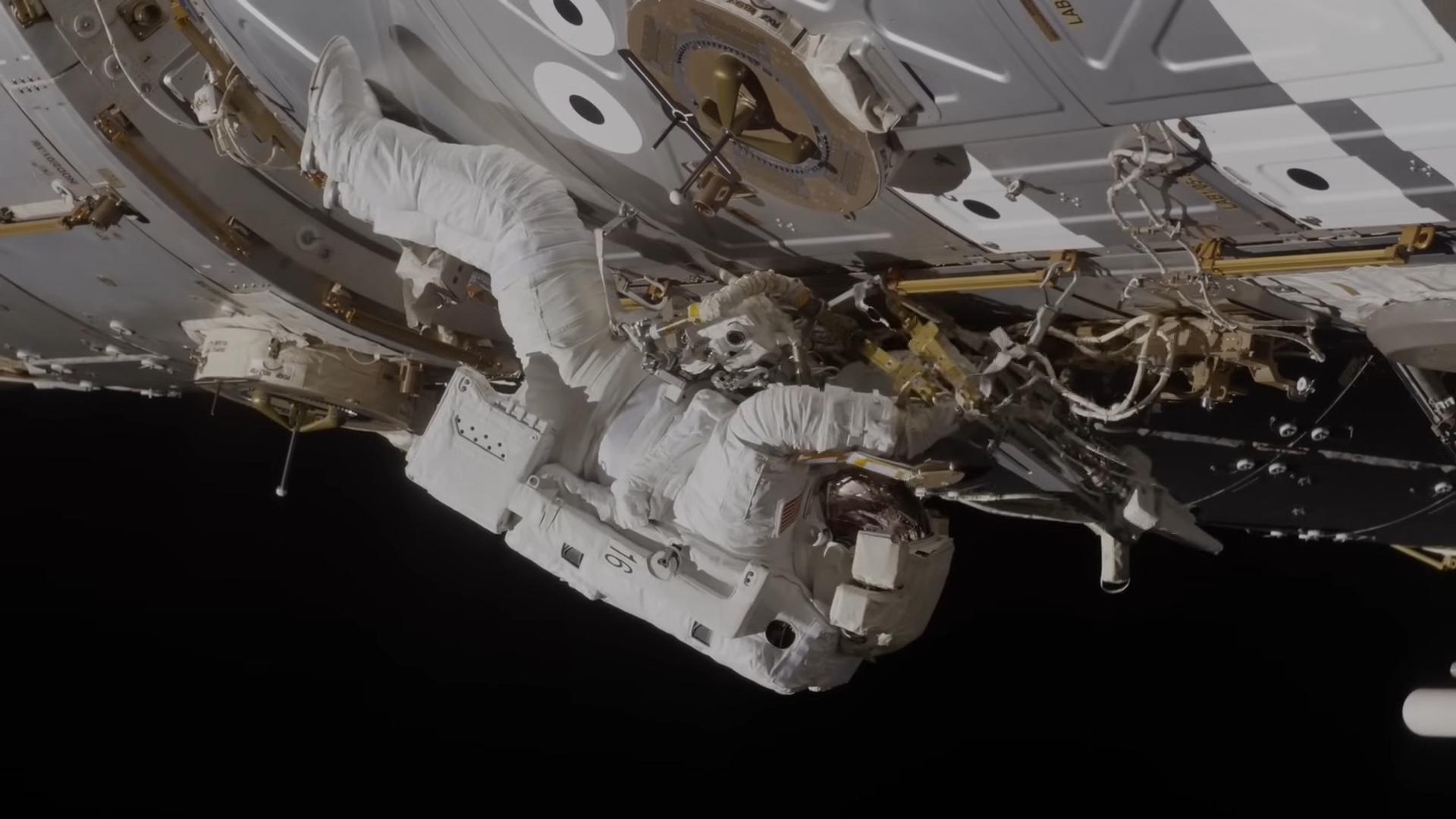 Astronauts smelled something after a spacewalk... and it was weird