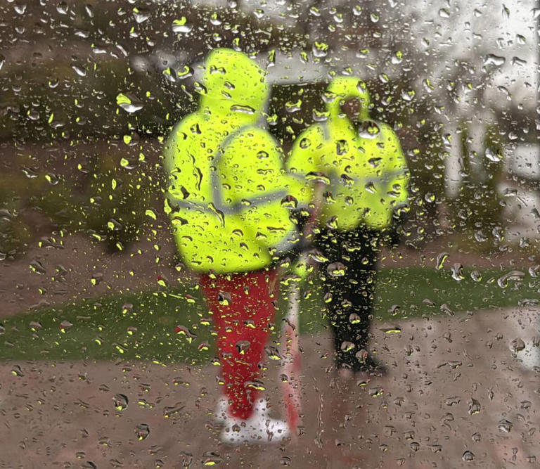 Strong winds, light showers blow through Las Vegas Valley