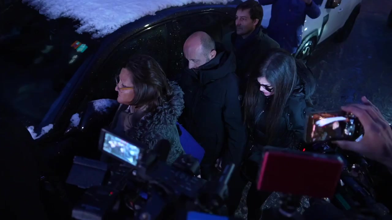 Hier treffen Jacques und Jessica Moretti als Beschuldigte zur Anhörung ein