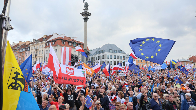 Zapytali Polaków o polexit i wprowadzenie euro. Wyniki są jednoznaczne