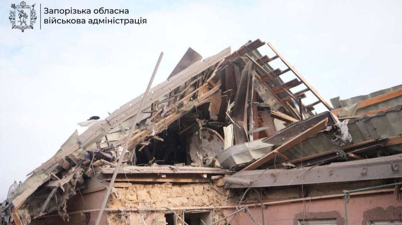 Russian attacks on Zaporizhzhia and Kherson oblasts kill 3, injure 11