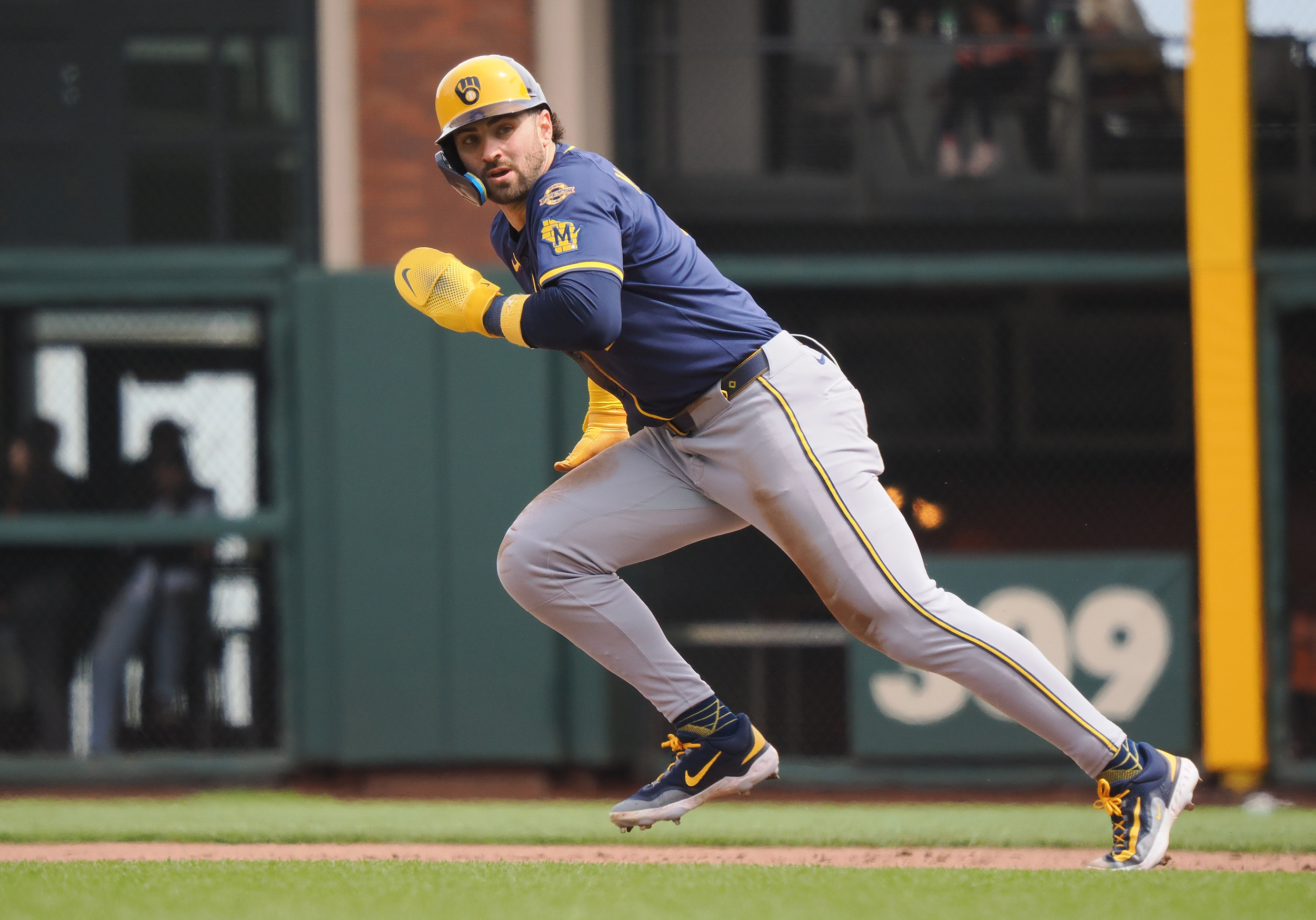 Milwaukee Brewers and outfielder Garrett Mitchell agree on a 1-year ...