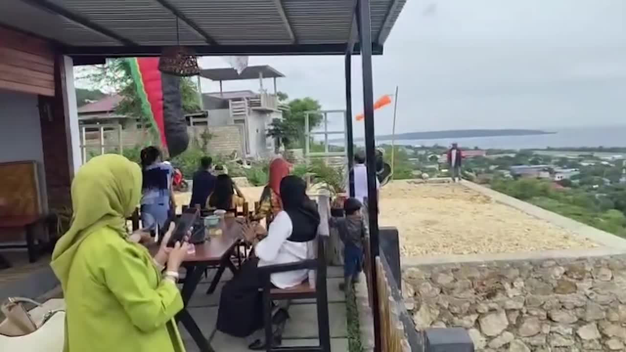 Paraglider crashes while trying to launch from cafe across ravine