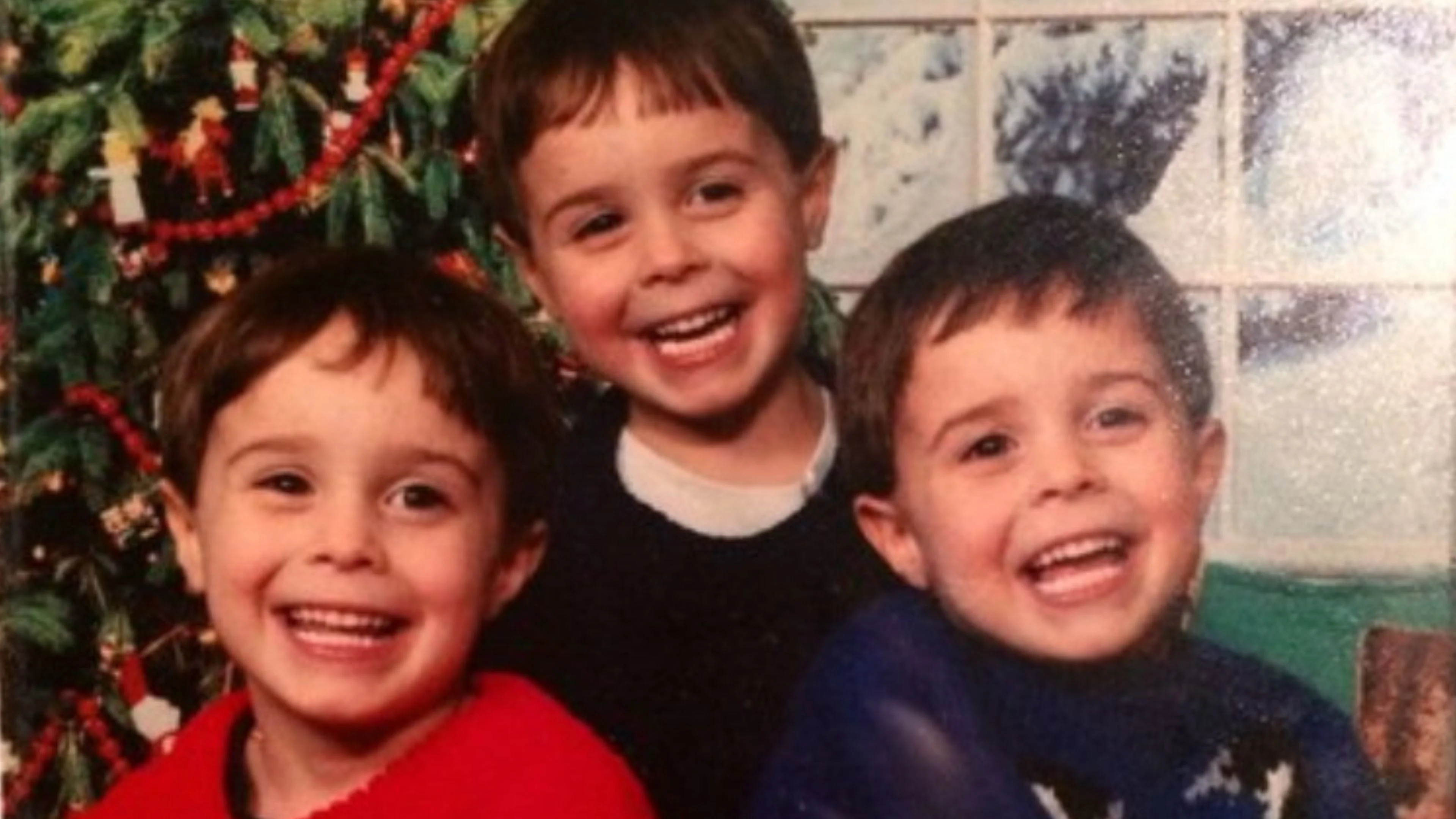 Des triplés identiques nommés A, B et C