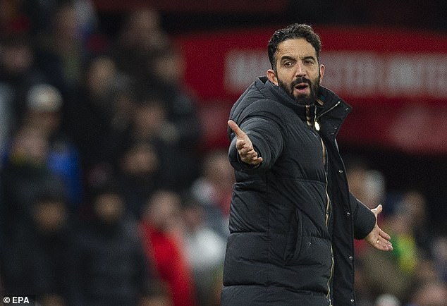 Roy Keane launches extraordinary attack on 'bad smell' Sir Alex ...