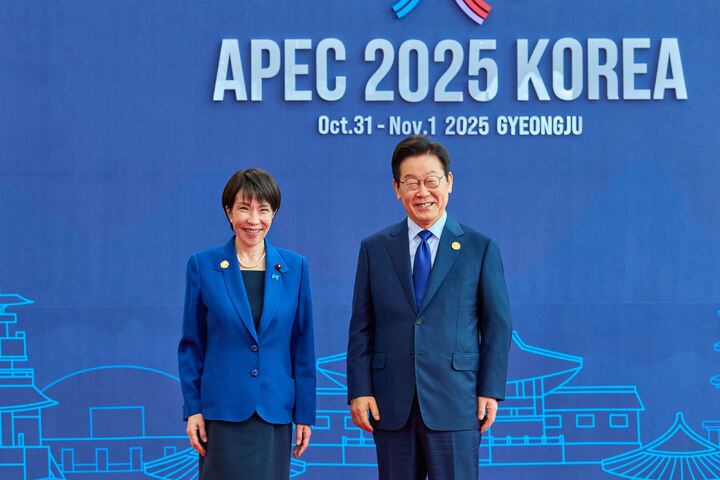 President Lee holds summit with Japan's Takaichi in Nara