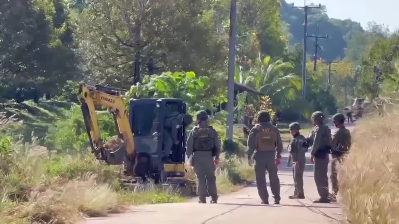 Bomb disposal teams remove artillery shells from border clashes between ...