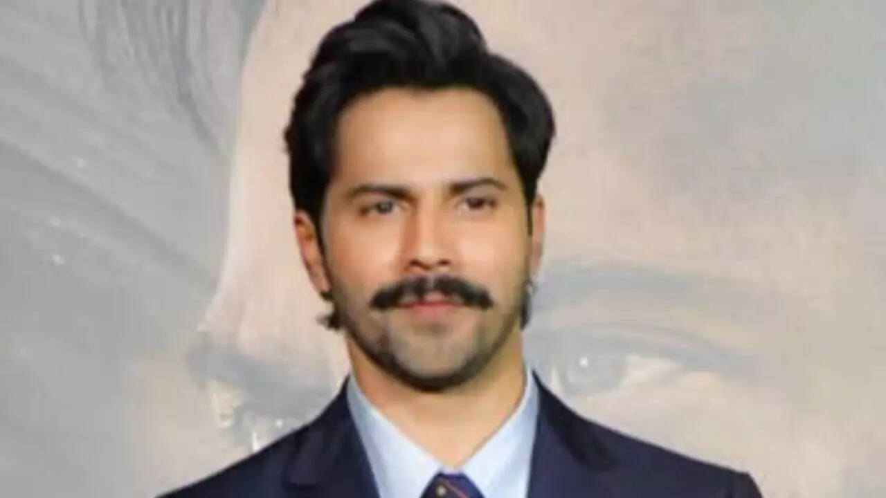 Amid 'Border 2' song trolling, Varun Dhawan keeps his cool and greets ...