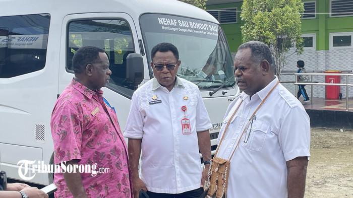 4 SLB di Papua Barat Daya dapat bantuan mobil operasional, Gubernur ...