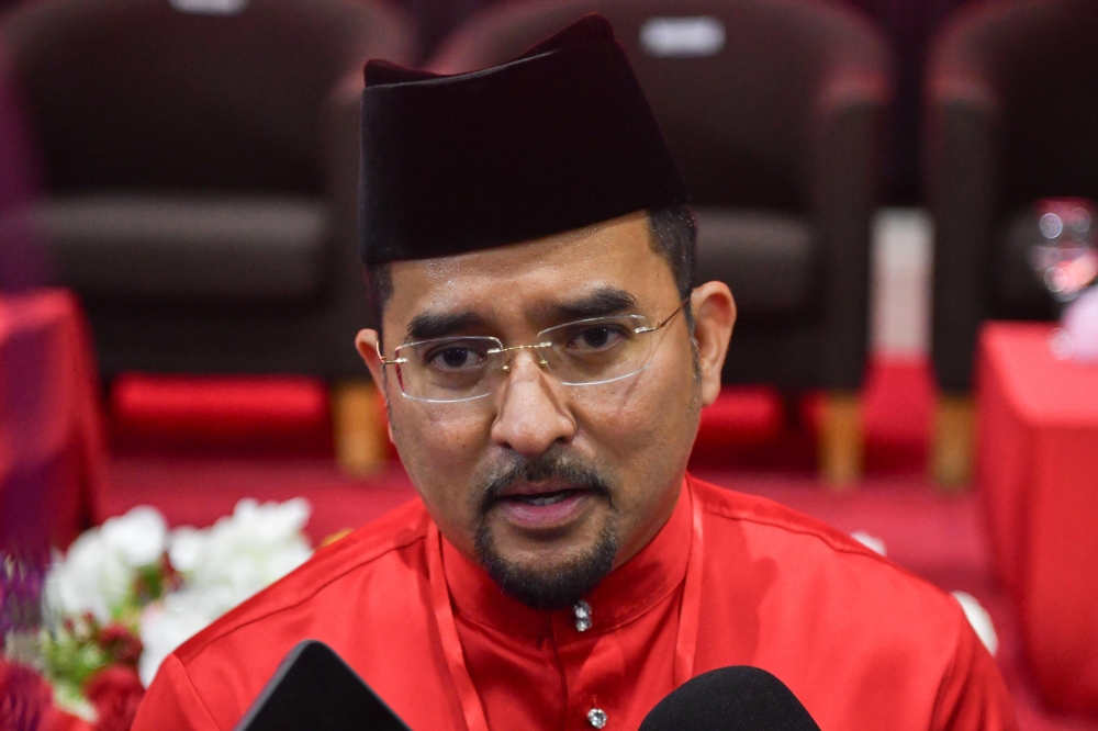 Speculation swirls, but Umno sec-gen says Akmal is still in youth chief ...