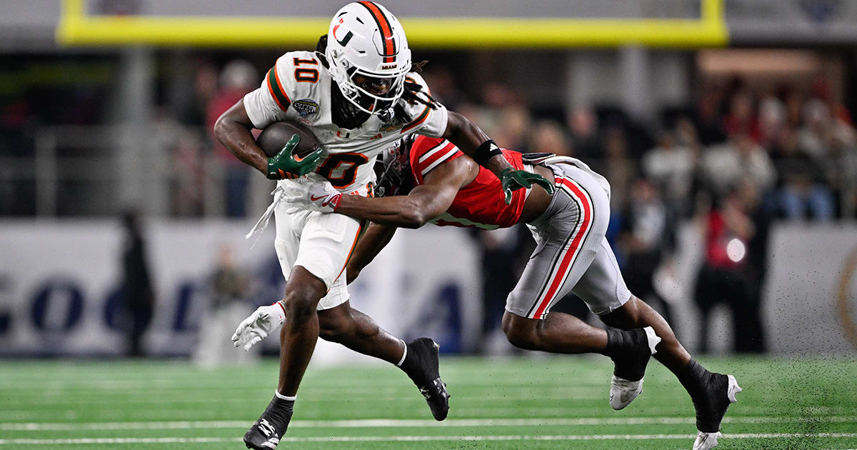 Fiesta Bowl officials controversially don’t call targeting on hit that ...