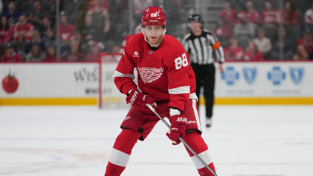 Kane scores twice to reach 500 career goals in Red Wings’ win over Canucks