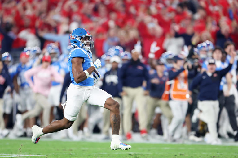 Kewan Lacy injury update: Ole Miss RB hurts hamstring vs Miami in CFP