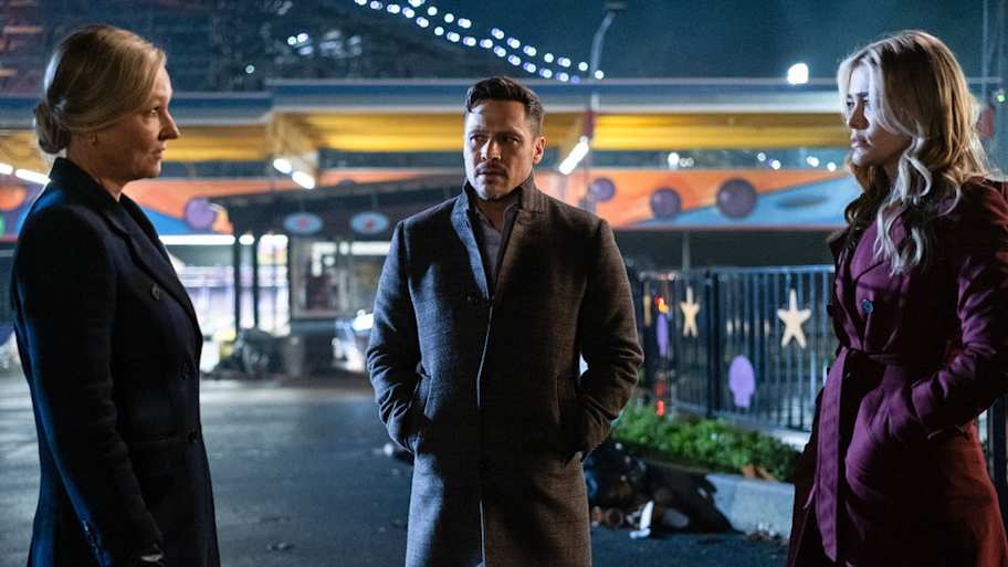 Melissa Roxburgh breaks down blackmail, death, and rabbits on The ...