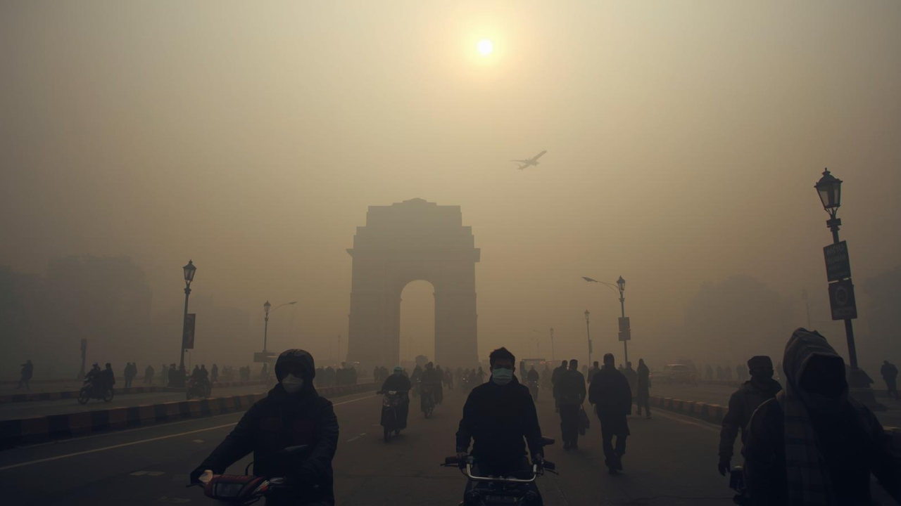 Delhi wakes up to coldest day of winter as temperature slips to 4.6°C ...