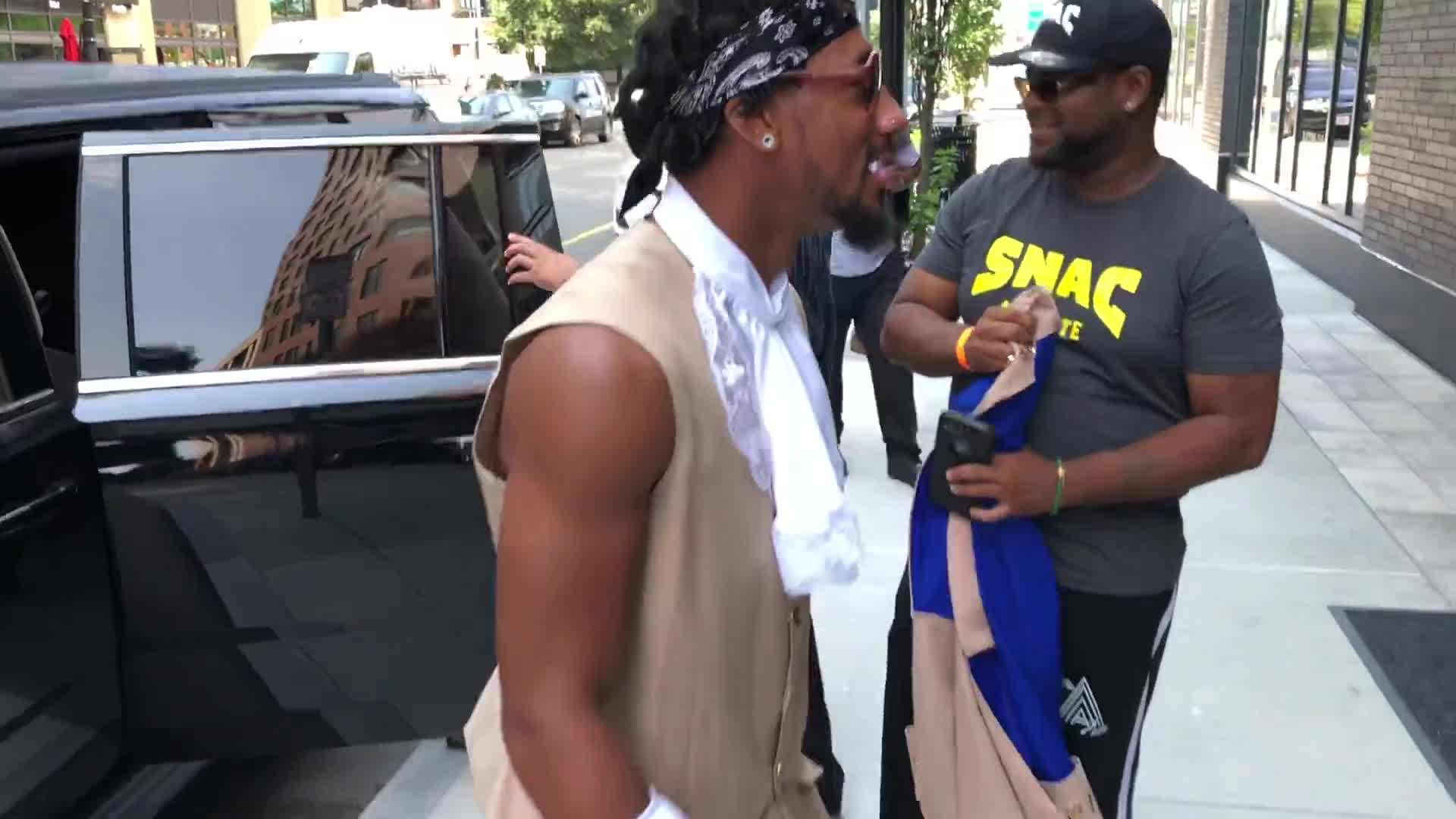 😱Demetrius Andrade Literally Dressed For WAR⁉️The Red Jackets are ...