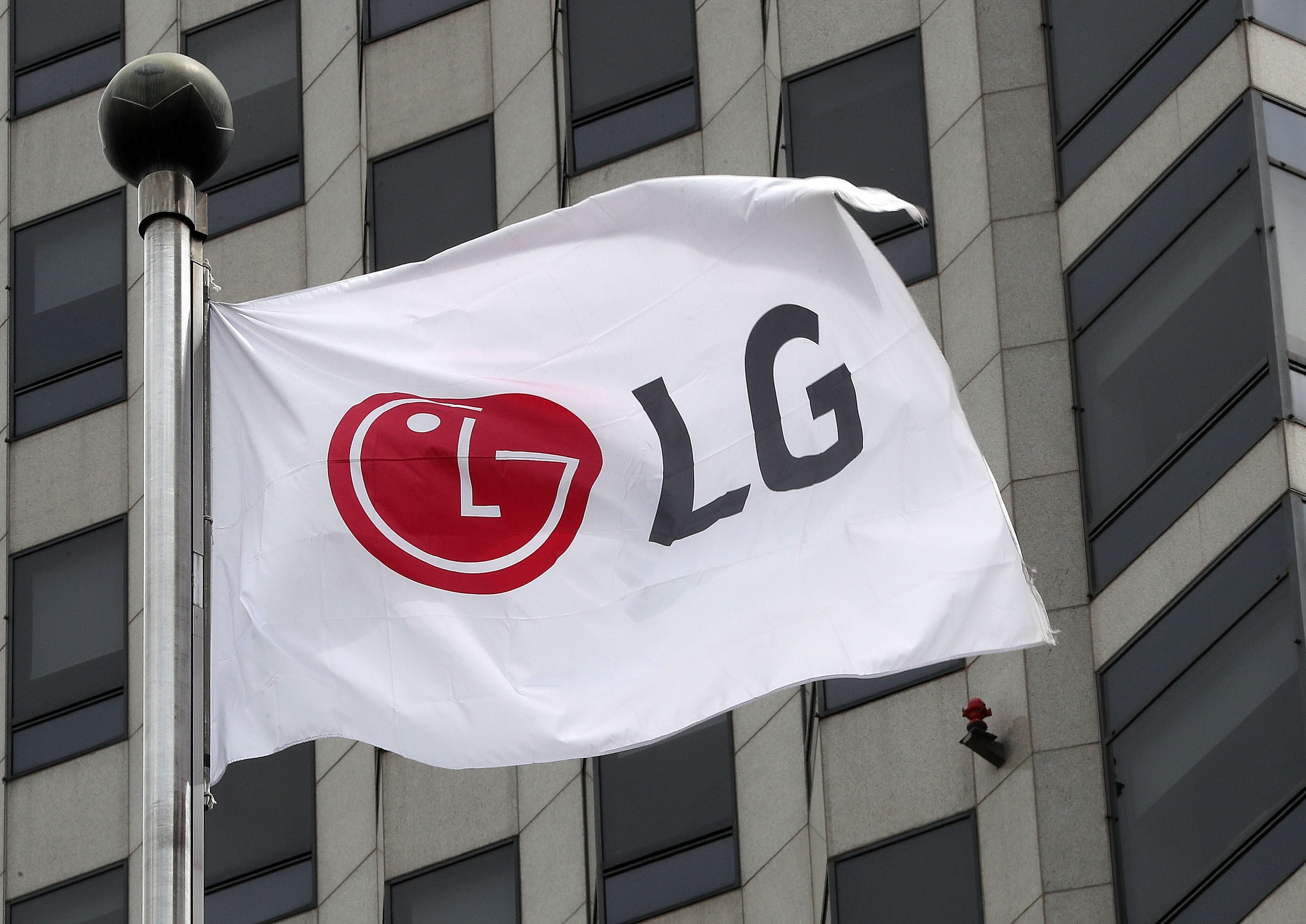 LG Electronics posts record sales, quarterly loss