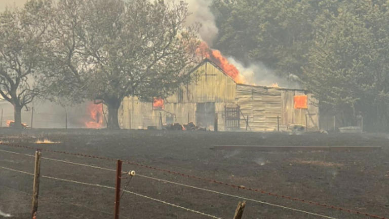 Fire wipes town off map, could jump border