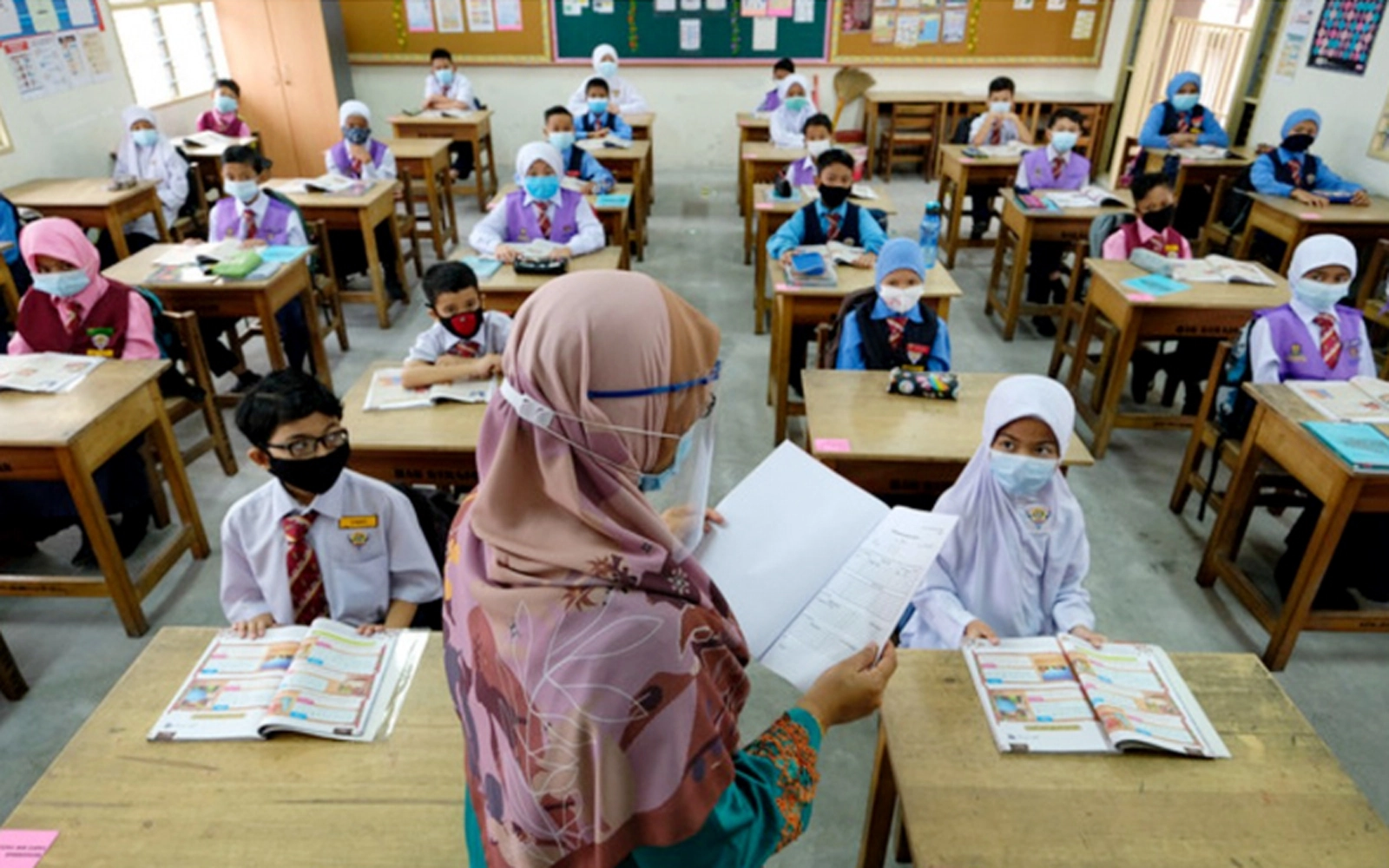 Govt to hold immediate study on reviving UPSR, PT3