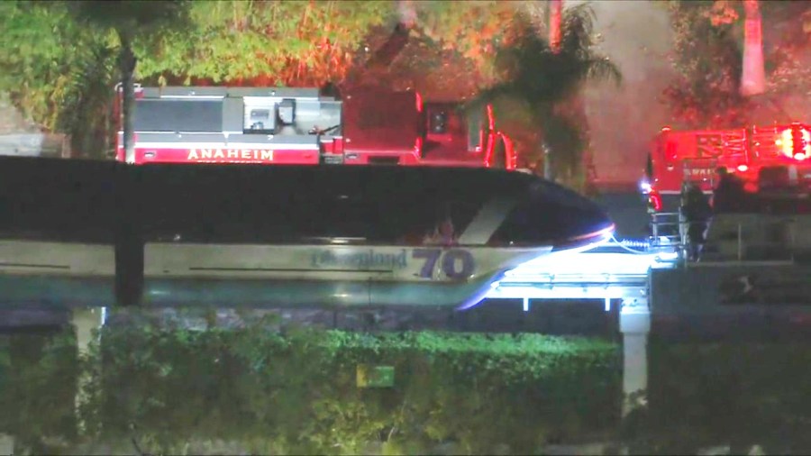 Dozens of passengers evacuated from Disneyland Monorail after power outage