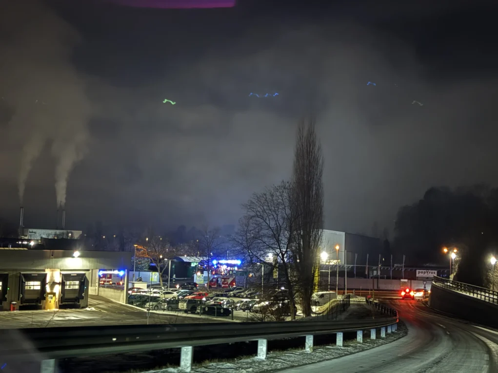 Einsatz bei Entsorgungsfirma in Villach: „Sehe Rauch und Blaulicht“