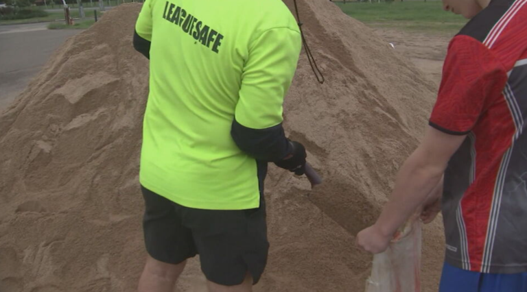 'Expect to lose power': Queenslanders in path of likely cyclone urged ...